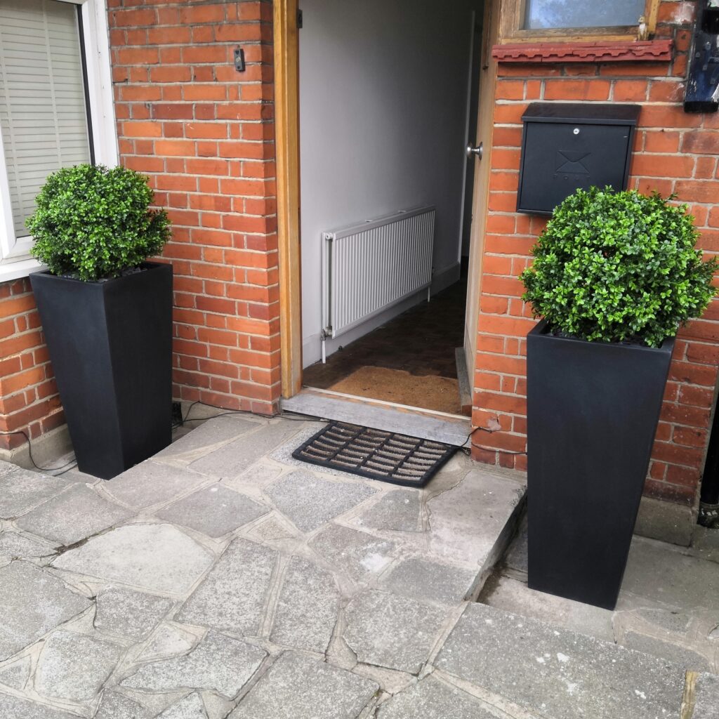 Planters and window boxes with artificial plants – London Planters